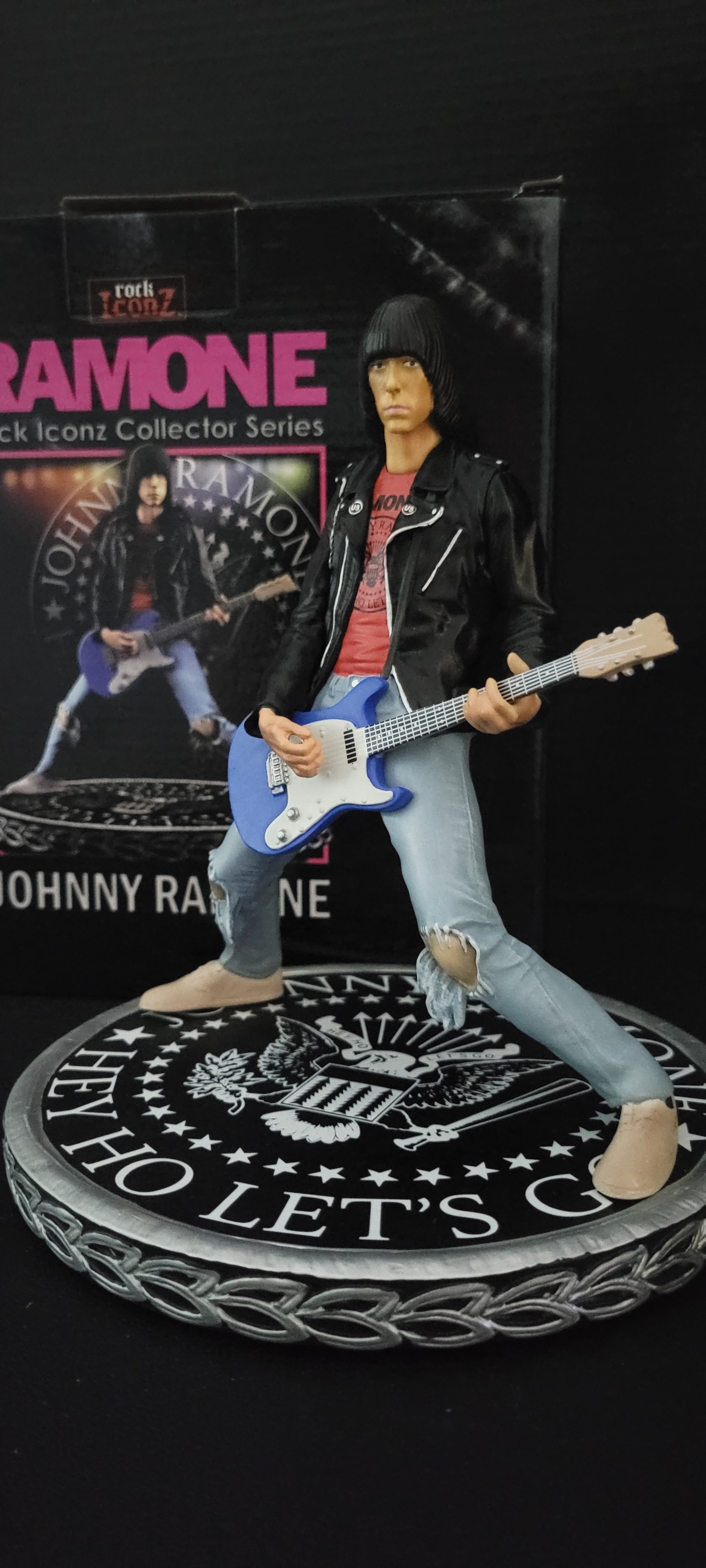 Johnny Ramone 2018 Knucklebonz Rock Iconz – Izzy Rock Collectibles